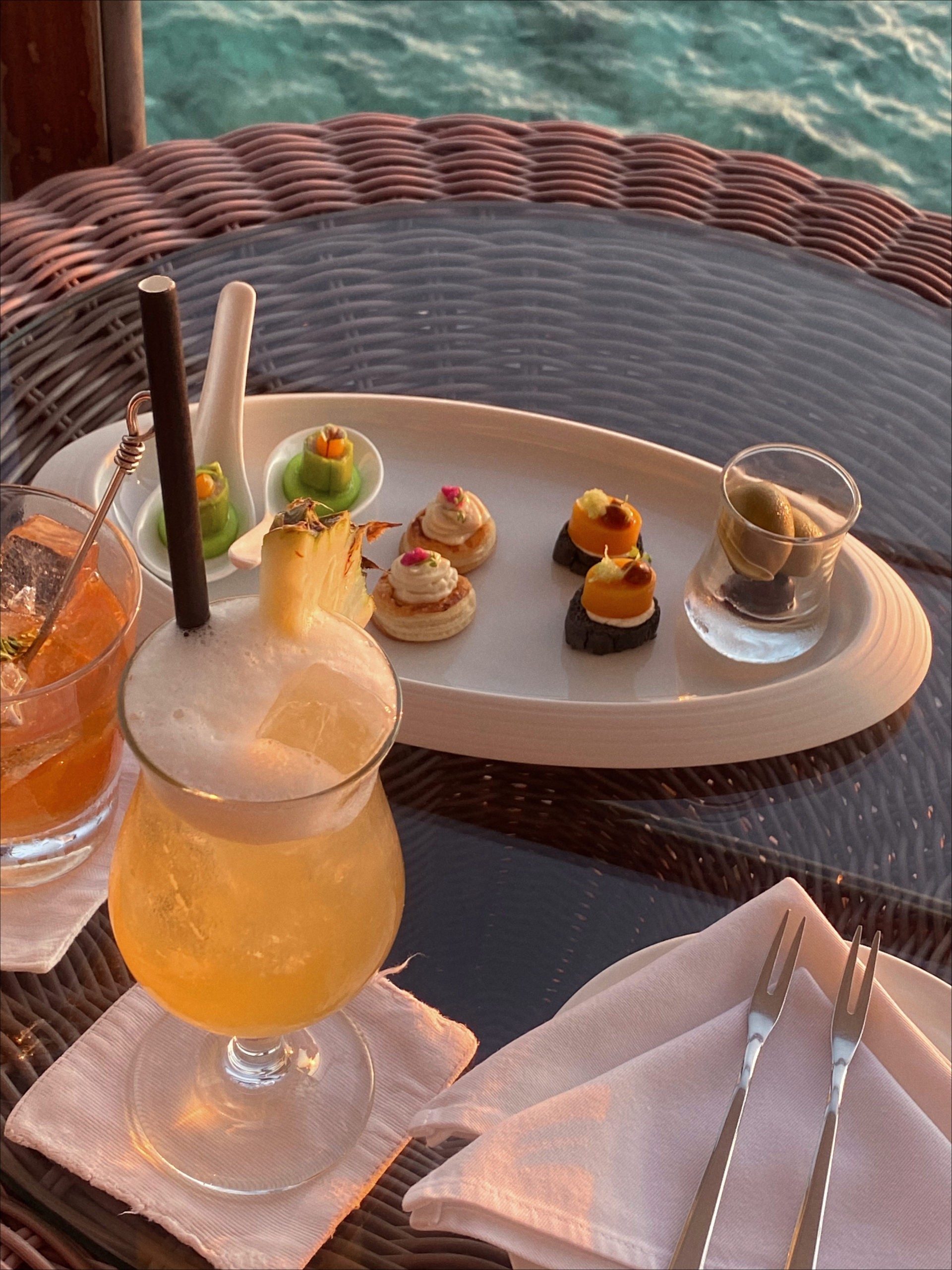 BAROS, MALDIVES // THE QUIET, PRIVATE AND LUXURIOUS 5* MALDIVIAN RESORT ...