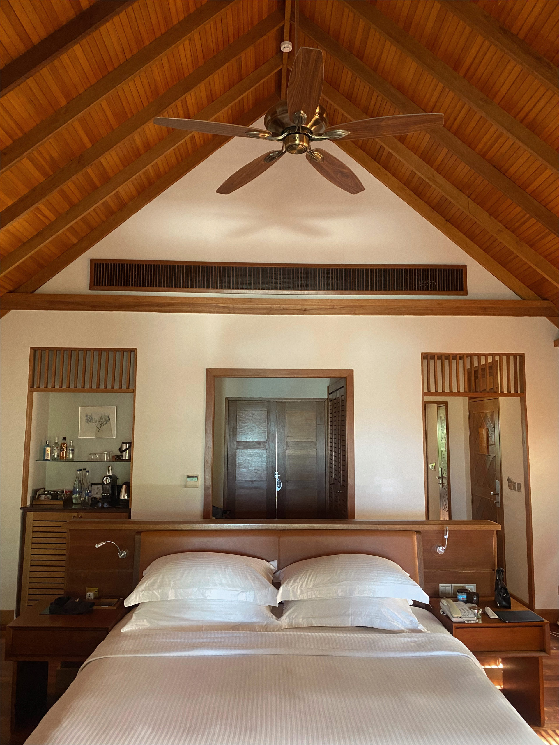 BAROS, MALDIVES // THE QUIET, PRIVATE AND LUXURIOUS 5* MALDIVIAN RESORT ...